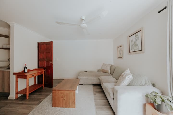 One Bedroom Poolside Unit On Picturesque Plot - Midrand