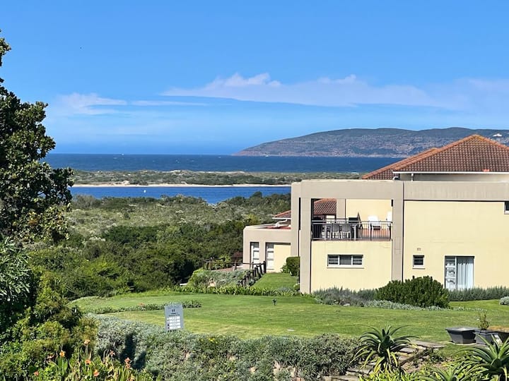 Sea-view Secure Golf Estate Apartment - Plettenberg Bay