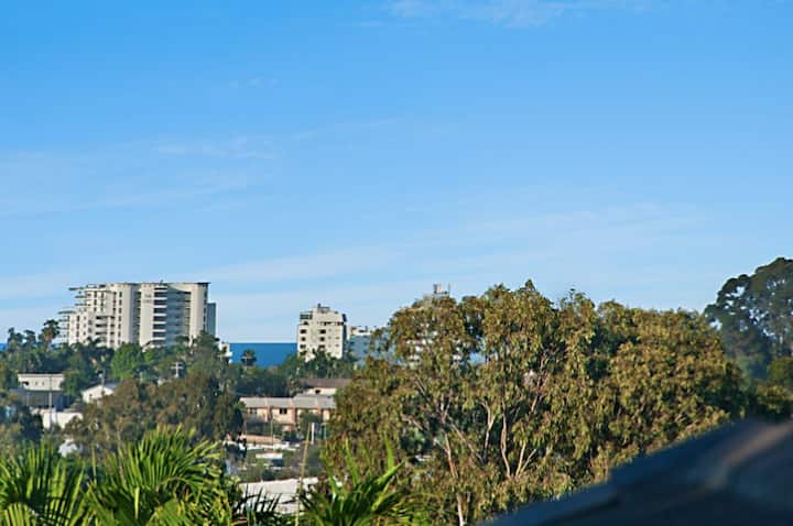 Stylish, Comfortable, Large 3 Bedroom Home - Mooloolaba