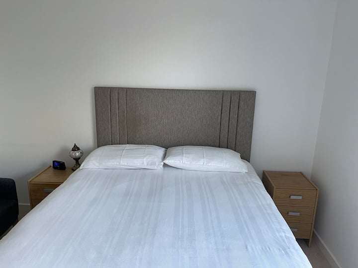 Luxury Bedroom At Erith. - Dartford