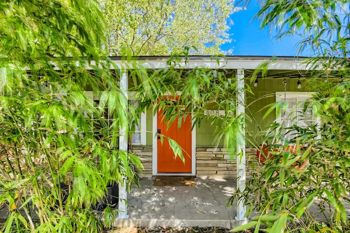 Cozy Green House | Kitchen, Yard, Office, Quiet - Austin, TX