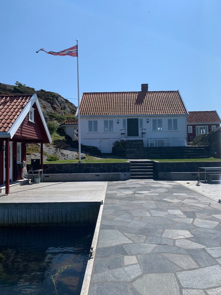 Totalrenovert Sommerhus På øY Midt I «Leia» - Kristiansand