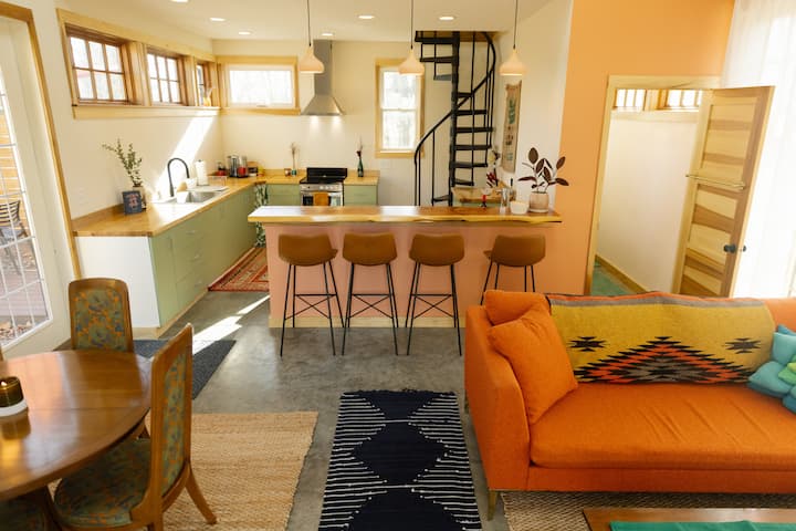Cedar Cottage W/ Private Patio - Bloomington, IN