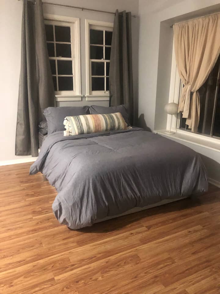 Private Entrance Suite, Bath + Yard In N Hollywood - Burbank, CA