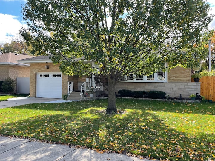 Family Home In Chicago-o'hare - Des Plaines, IL
