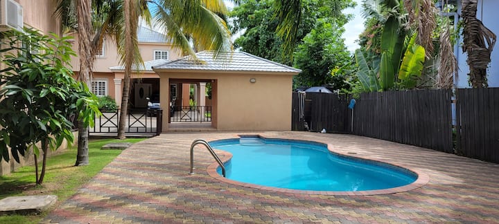 Private3/2.5 Modern Condo Wpool In Gated Community - Kingston