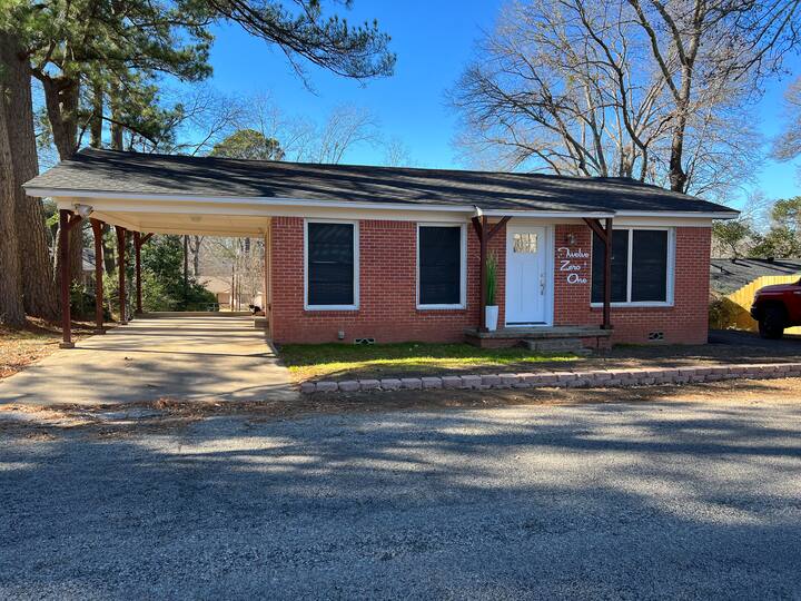 Barbie’s Mid-century Modern - タイラー, TX
