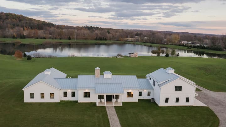 Luxury Napa Inspired Farm House With Lake Views - Mansfield, OH