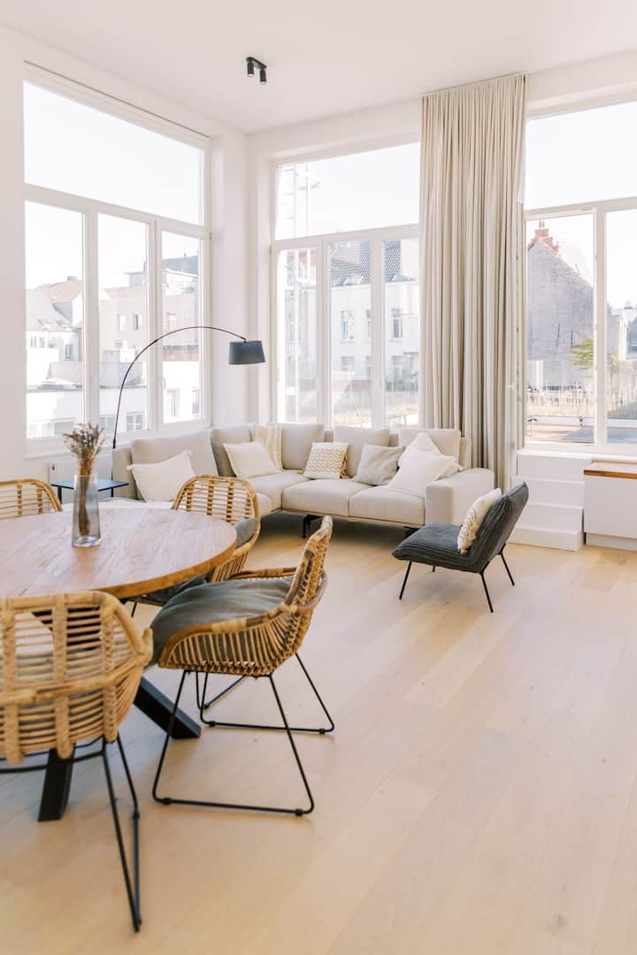 Centrale, Lichte, En Erg Kalme Loft Met Parking - Antwerpen