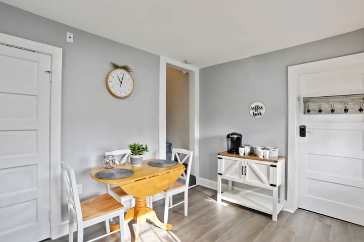 Patty's Place - Private Apt Near Downtown W/ Ev - Frederick, MD