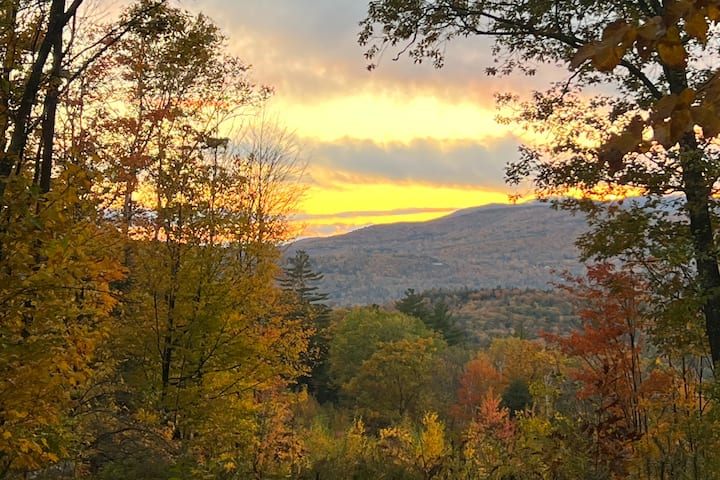 The Rustic Cozy Lodge With Sunset View - Campton, NH