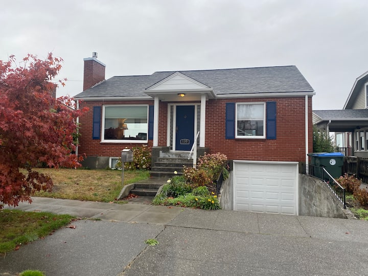 Cozy House Overlooking Downtown. - Port Angeles, WA