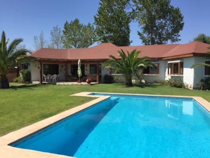 Hermosa Casa A Orilla Del Lago Rapel - Chile