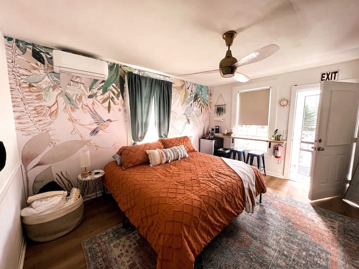 Downtown Boutique Bed & Bath W Balcony, Unit 3 - St. Augustine, FL