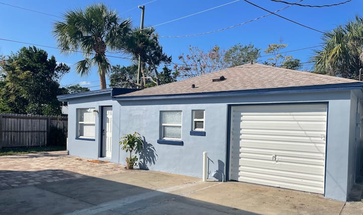 Downtown Melbourne Private Bungalow - 멜버른