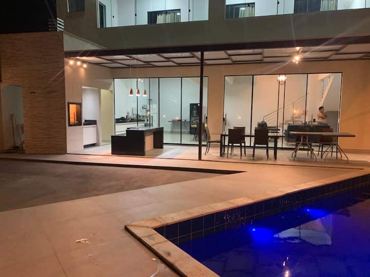 Sobrado Confortável Com Piscina, Caldas Novas - Caldas Novas