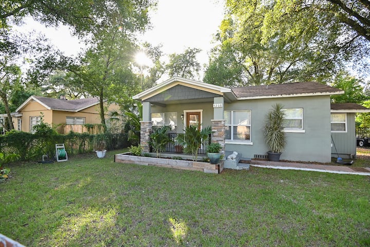 Charming Seminole Heights Bungalow Near Downtown - Tampa, FL