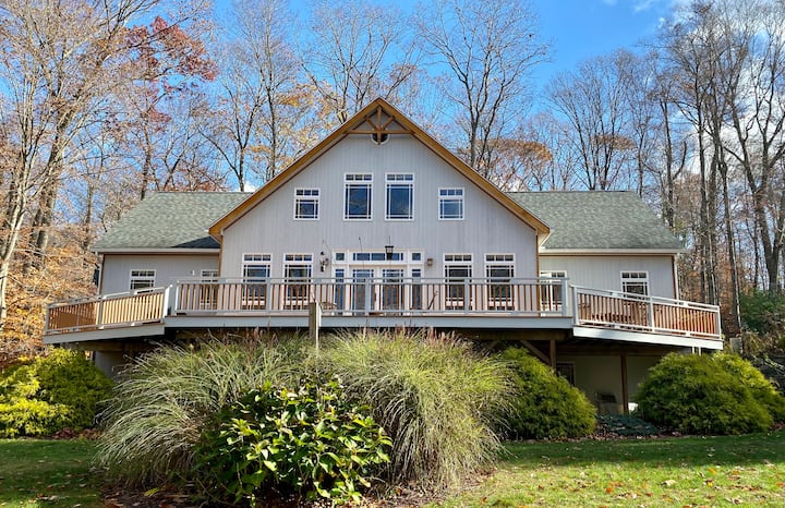 Studio Apartment Water Forest Retreat - Norwich, CT