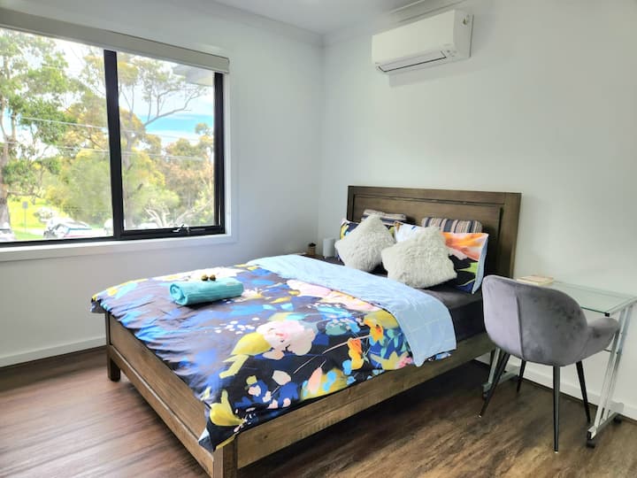 4br Home Opposite Golf Course - Dandenong