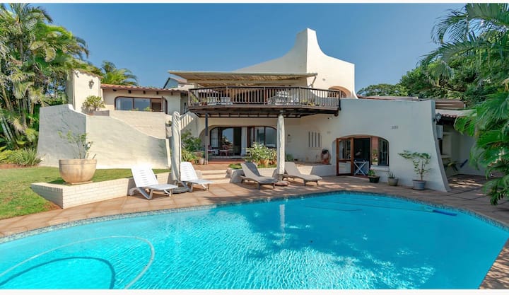 Sundance: Cheerful 4 Bedroom With Pool & Seaviews - Dolphin Coast