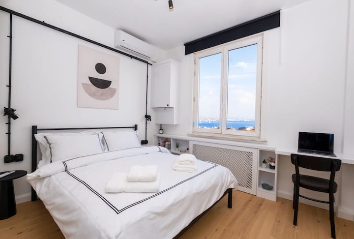 2br Apartment W/bosphorus View/ac In Galata - Istanbul