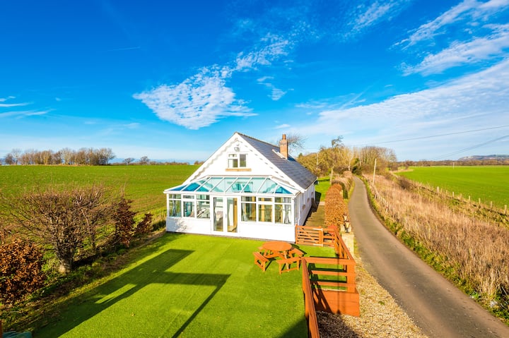 Business & Leisure Guests | Explore North Wales - Rhyl