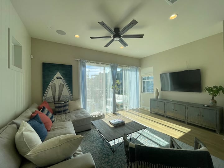 开发商样板间首次出租,配备超大Loft游戏房,可走路到商业中心,奢华享受! - Orange, CA