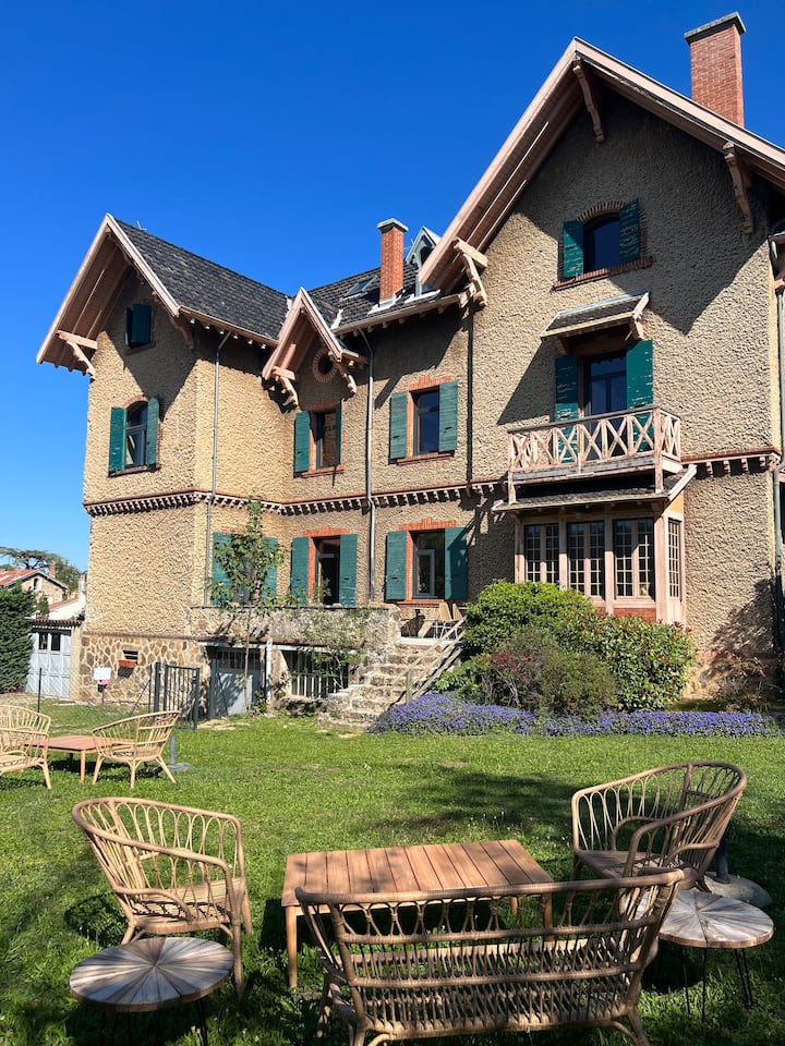 Maison Chaleureuse Avec Piscine Et Jacuzzi - Lalouvesc