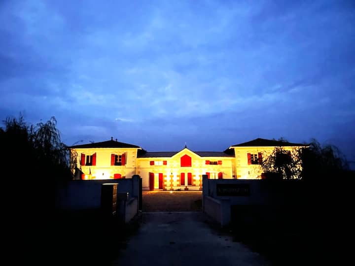 Magnifique Domaine 12ha, 23 Chambres - Mirambeau