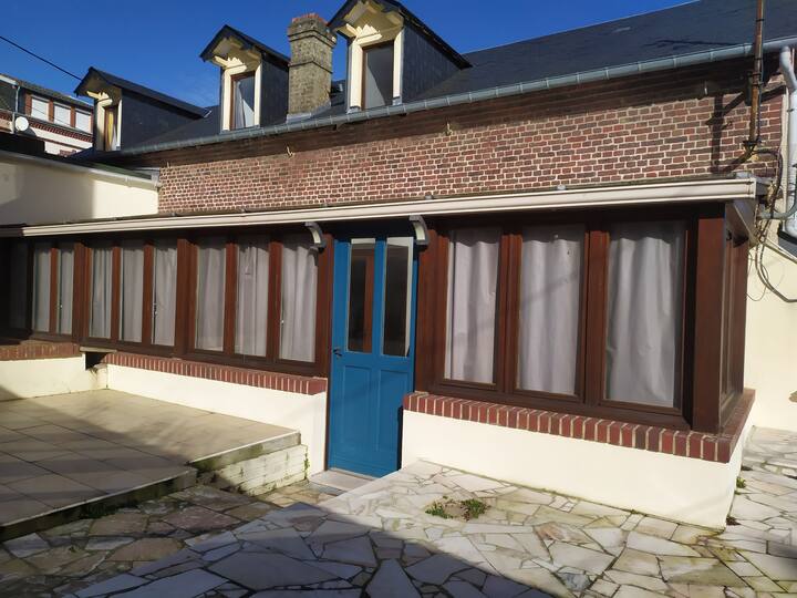 Maison De Ville Et De Bord De Mer. - Fécamp