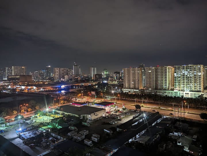 Shore 2 Res. Moa 1br W/ Balcony View & Pool - Pasay