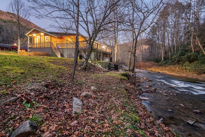 Main House + Suite | Creekside Hot Tub | 2 Kings - Mountain City, TN