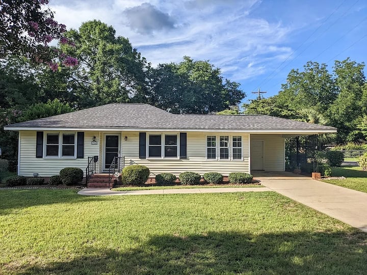 Charming Downtown Cottage Close To Bruce’s Field - Aiken, SC