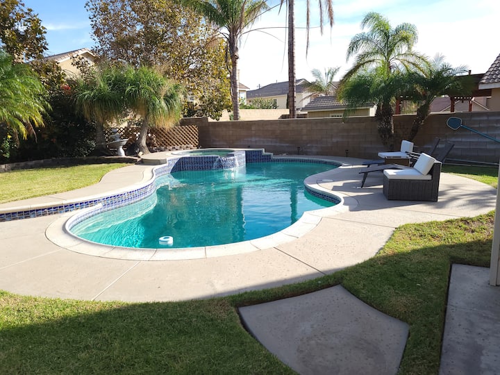 Spacious 3 Bedroom Home With Pool - Rancho Cucamonga, CA