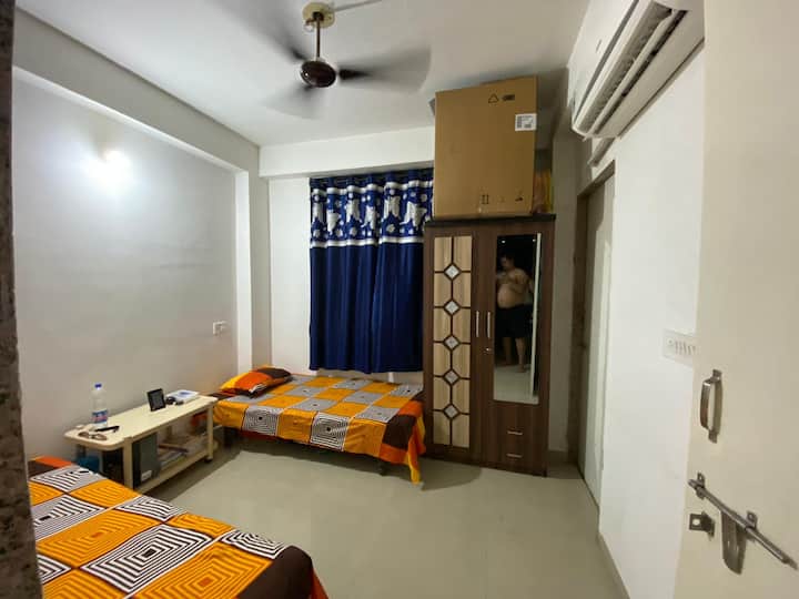 Air-conditioned Bedroom Condo With Free Parking. - Mehsana