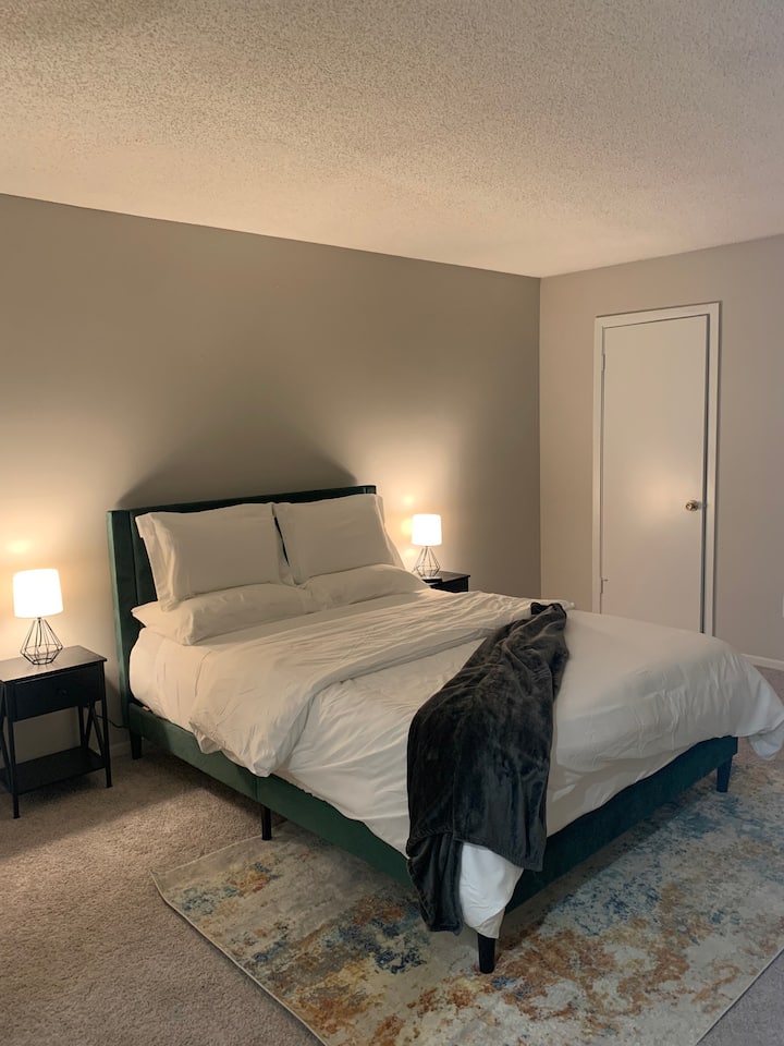 Inviting 2 Bd 2ba W/ W&d & Fast Wi-fi & 55' Tv - Germantown, TN