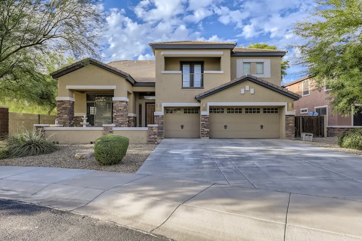 Spacious Home In The Heart Of The West Valley With Heated Pool And Game Room - Goodyear, AZ