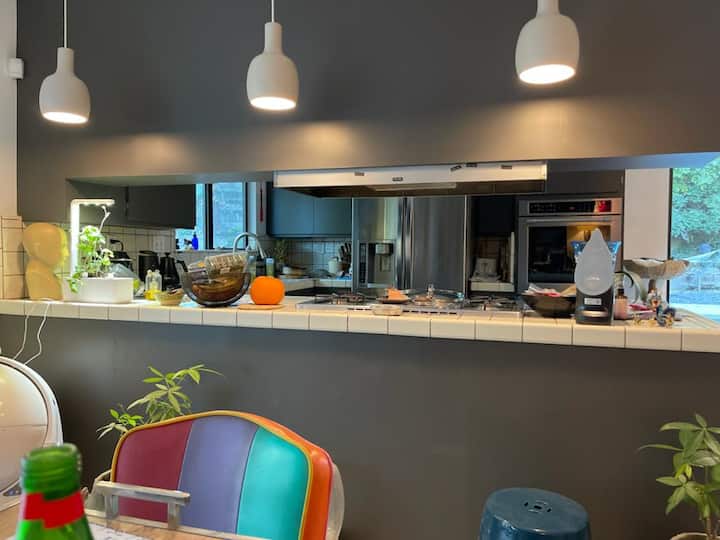 3 Bedrooms In Woodland Hills - Calabasas, CA