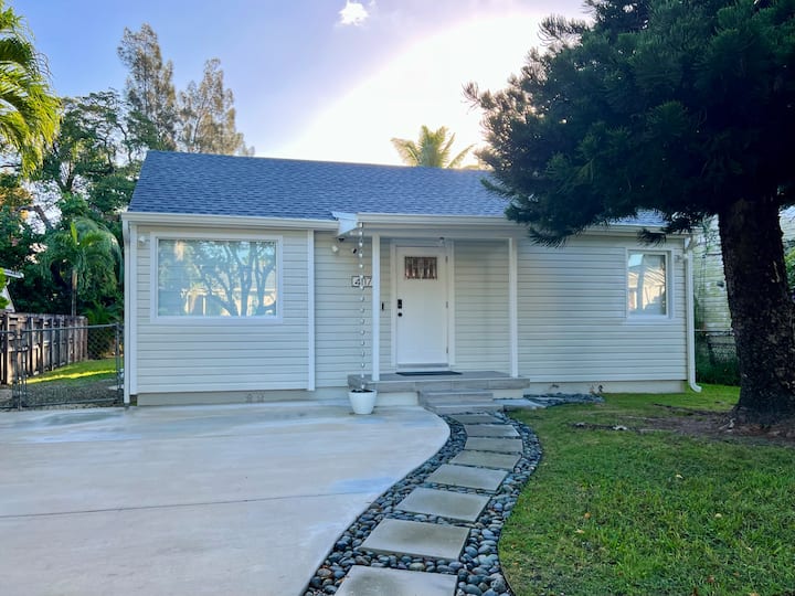 The Little House. Chic & Cozy Home In South Miami - Coral Gables, FL