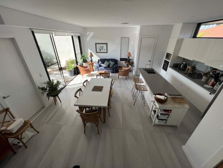 Stylish Town House In The Heart Of The Entrance - The Entrance