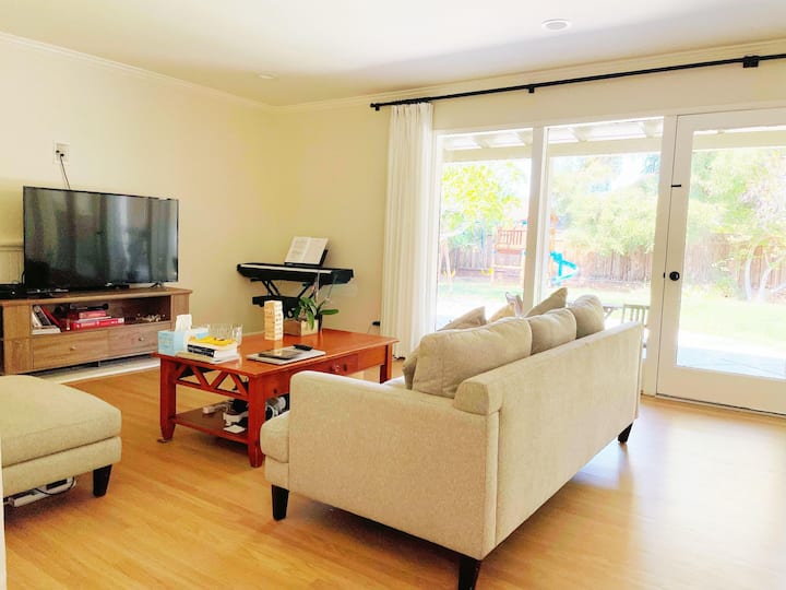 Private Room In Large Ranch Home In Los Altos - Mountain View, CA