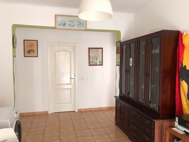Habitación Luminosa, Ventana A La Carretera - Málaga