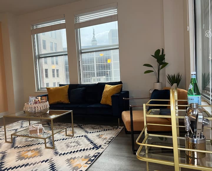 King Suite Rental Unit In Downtown Indy-2bd - Indianapolis