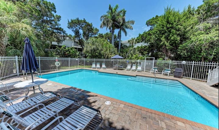 Anna Maria Island Th - Close To Beach, Pool! - Holmes Beach, FL