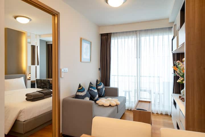 Breezy 1br Next To St Food&night Life: Bts Nana - Bangkok