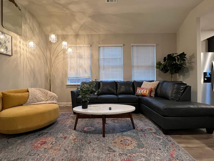5tvs*75”tv*fort Worth*arlington*4bedroom*king Bed - Arlington, TX