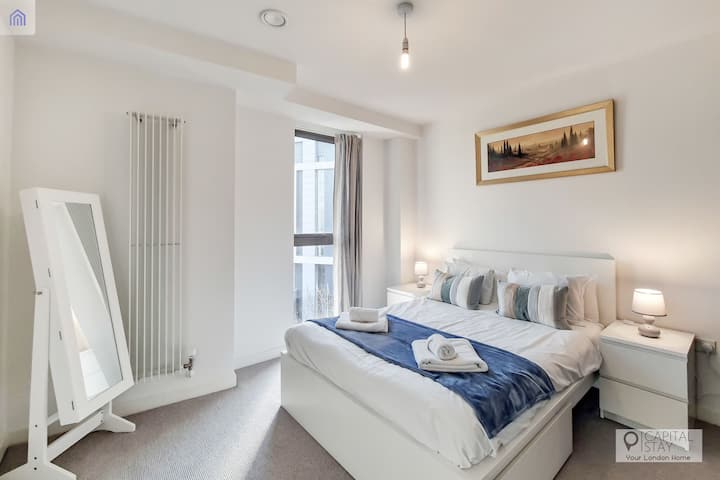 Deluxe One Bed Apartment By London Excel - London
