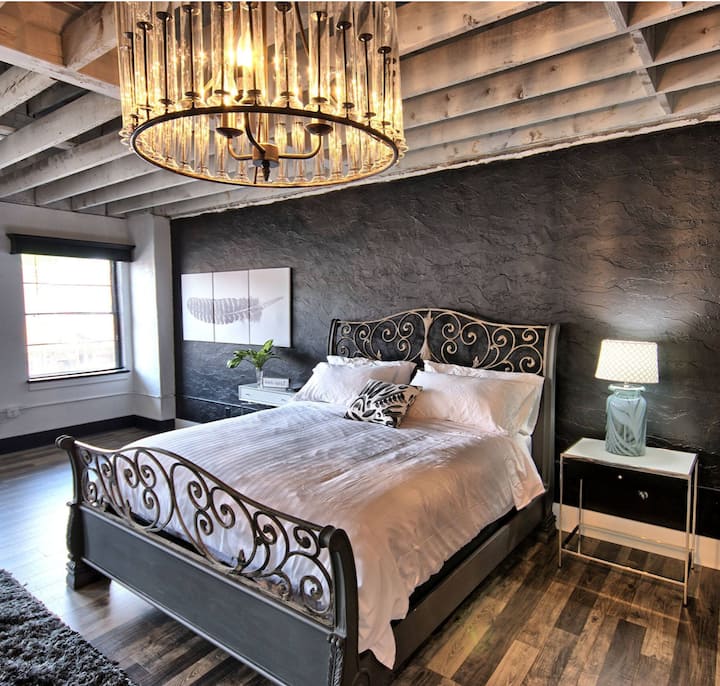 The Reminiscent Suite/feathered Nest Downtown - West Jefferson, NC