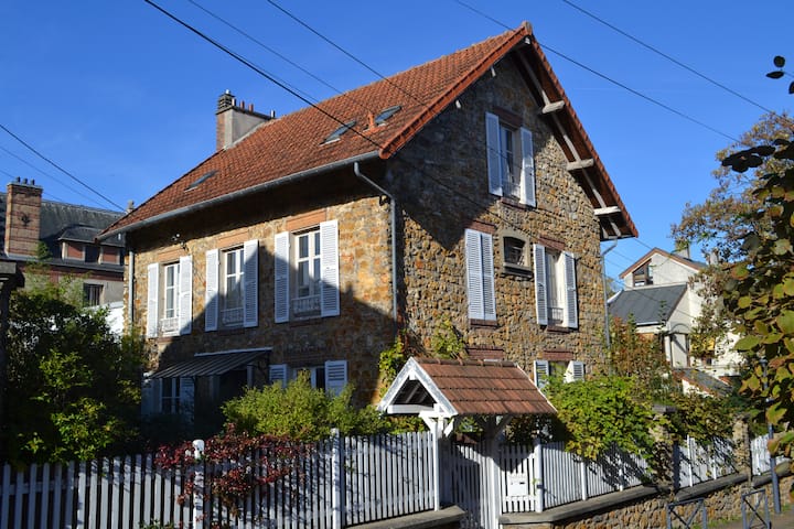 Maison Chaleureuse Pour Réunion Familiale - Meudon