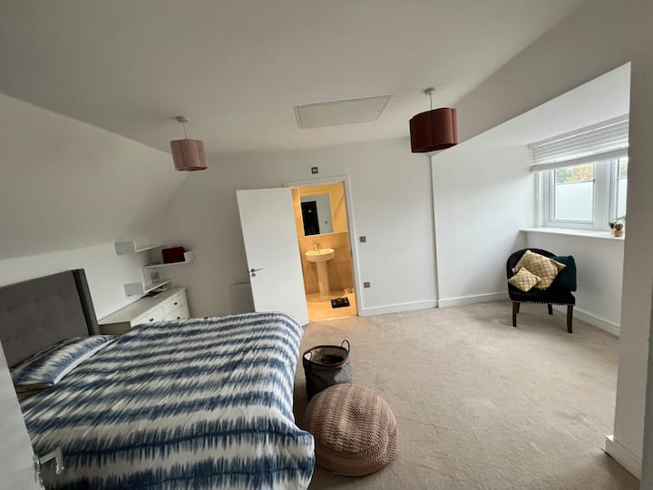Private En-suite Room In 4 Bed House - Chelmsford